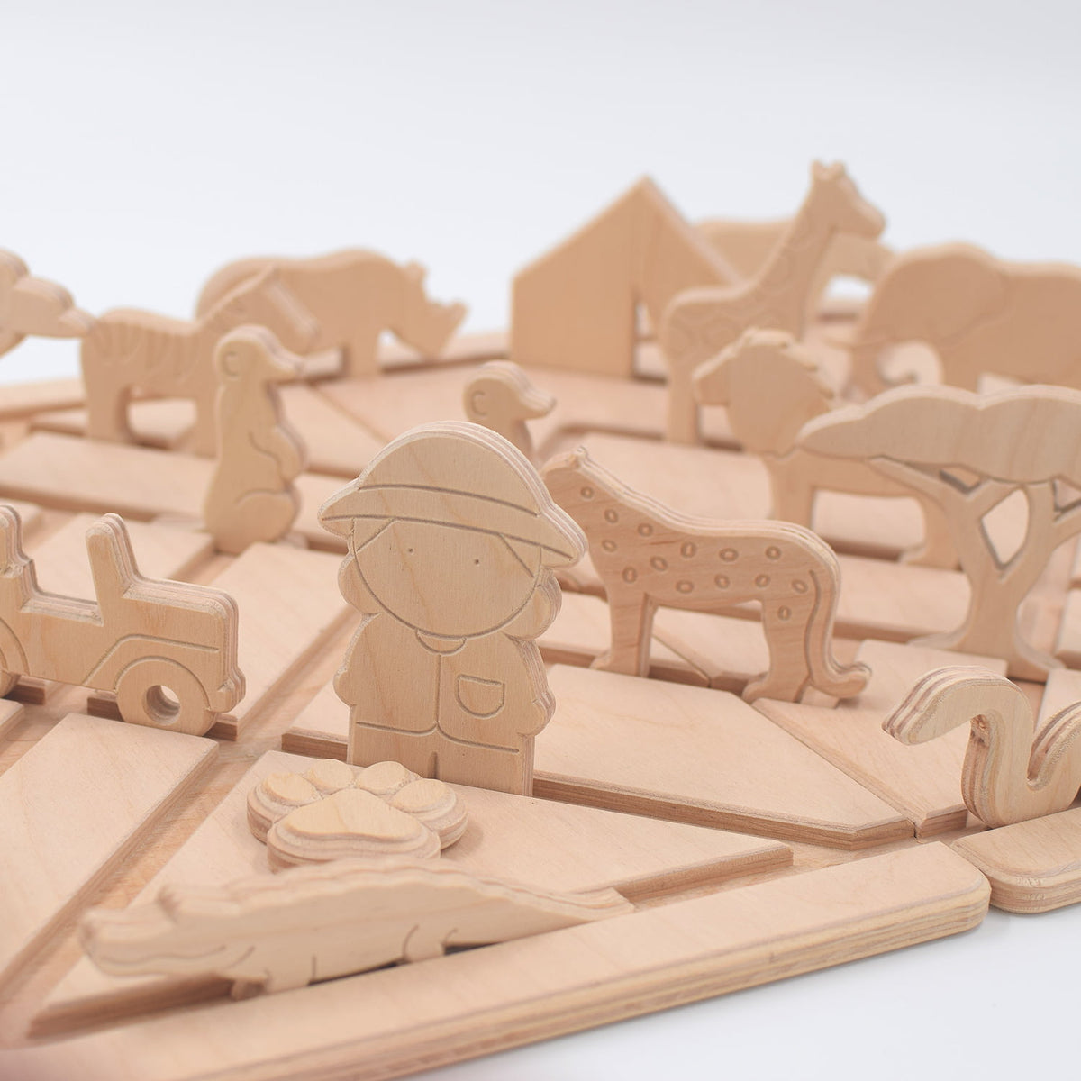 Starter set: Play plate Large + 18 Safari figures – Lovelties